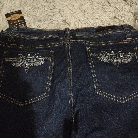 Baccini | Jeans | Brand New Baccini Jean Capris | Poshmark